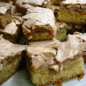 Prajitura cu gem de caise si bezea cu nuca – SMARANDA